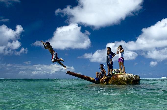 The submerged Sherman tanks of Saipan – WW2Wrecks.com