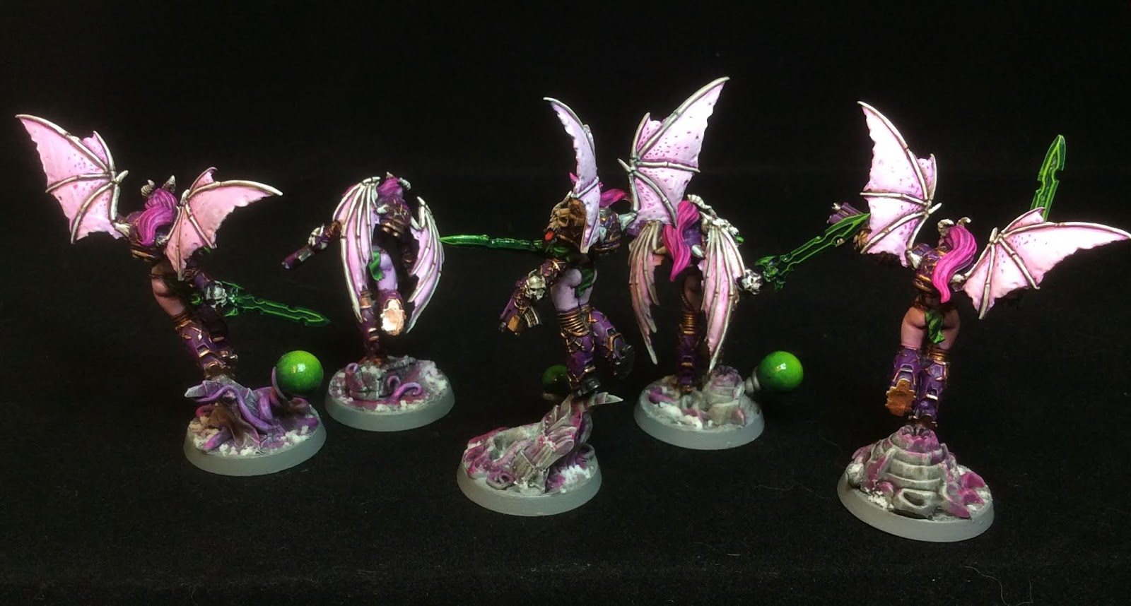 Tabletop Apocalypse: Slaanesh Female Raptors - Finished