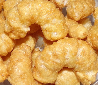 Japanese Snack Reviews: Tohato Caramel Corn (with peanut)