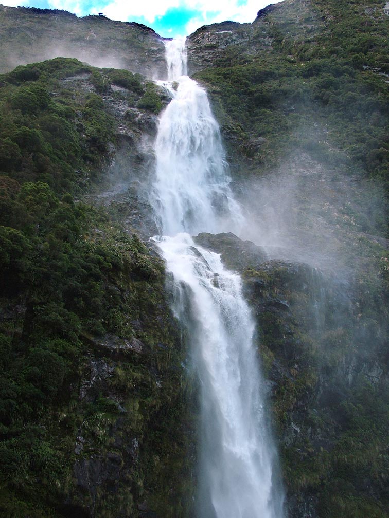 World Views - Ultimate Tours Choice: The Sutherland falls of New Zealand