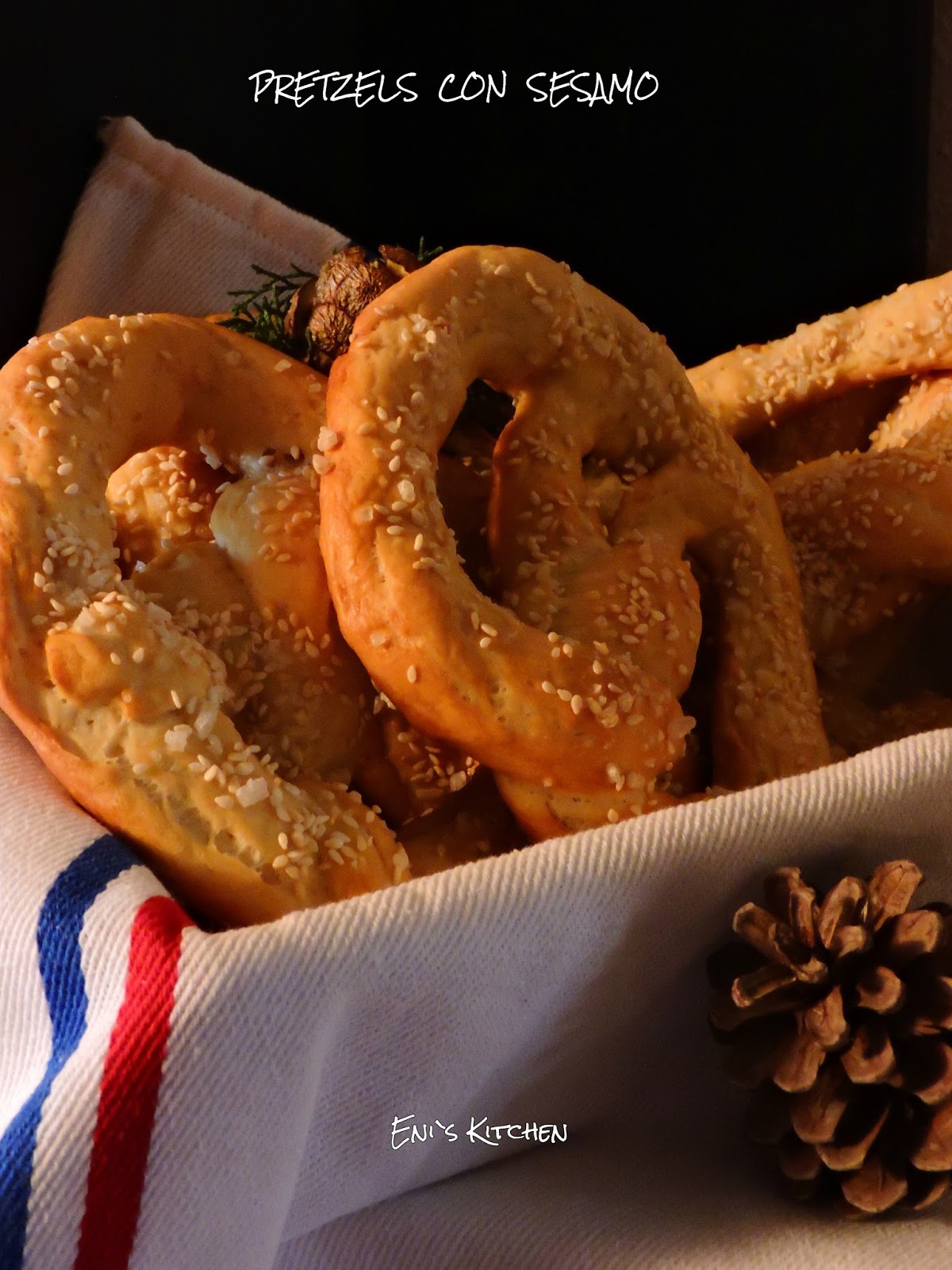 Eni's Kitchen: Pretzel o Covrigi con sesamo y sal