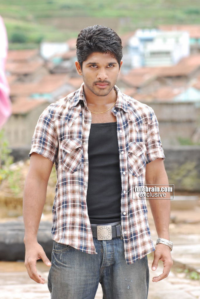 Parugu - Movie Stills (Source:idlebrain.com) | Allu Arjun Gallery