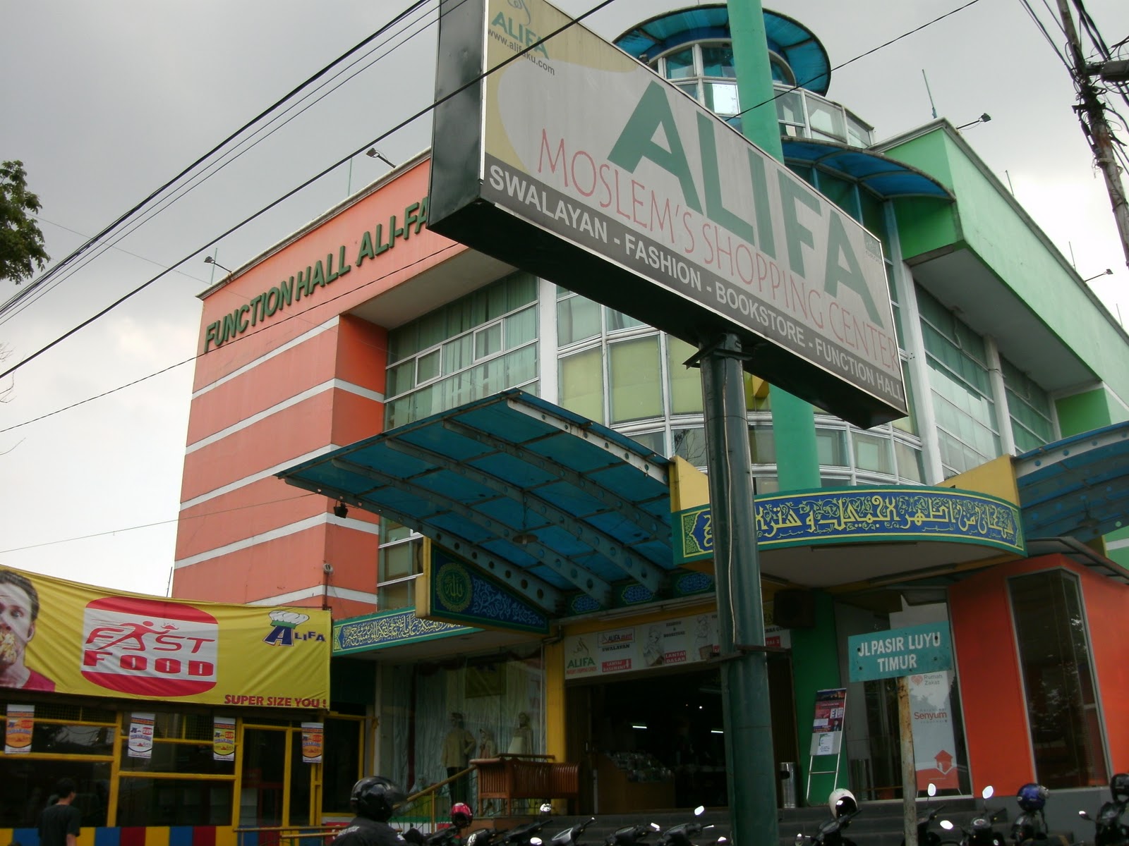 AlifaMart Eksis Mengusung Minimarket Islami ~ Muhammad Yasin