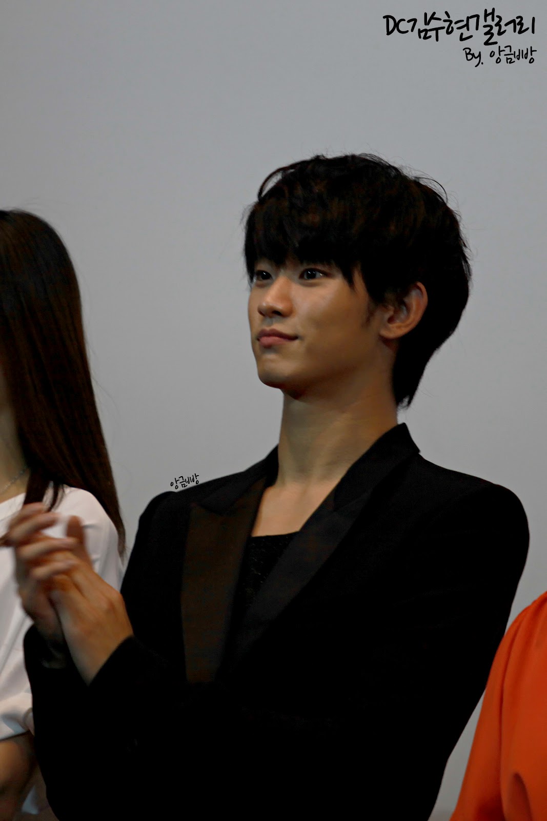 김수현 '도둑들' 무대인사 고화질 직찍 - 인스티즈(instiz) 이슈 카테고리