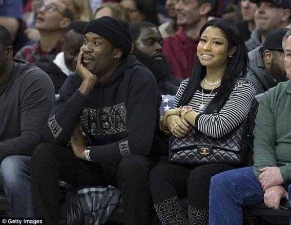 Nicki Minaj finds time for make-up touch up while at basketball game