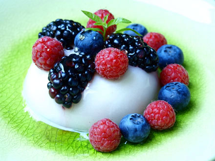 SANS GLUTEN SANS LACTOSE: Panna cotta aux fruits rouges sans gluten - vegan