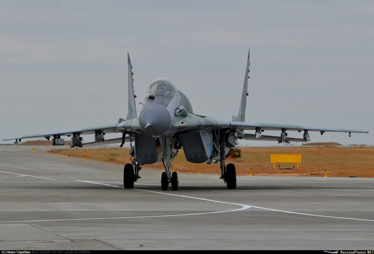 Historia y tecnología militar: MiG-29SMT con pilones para misiles RVV-AE