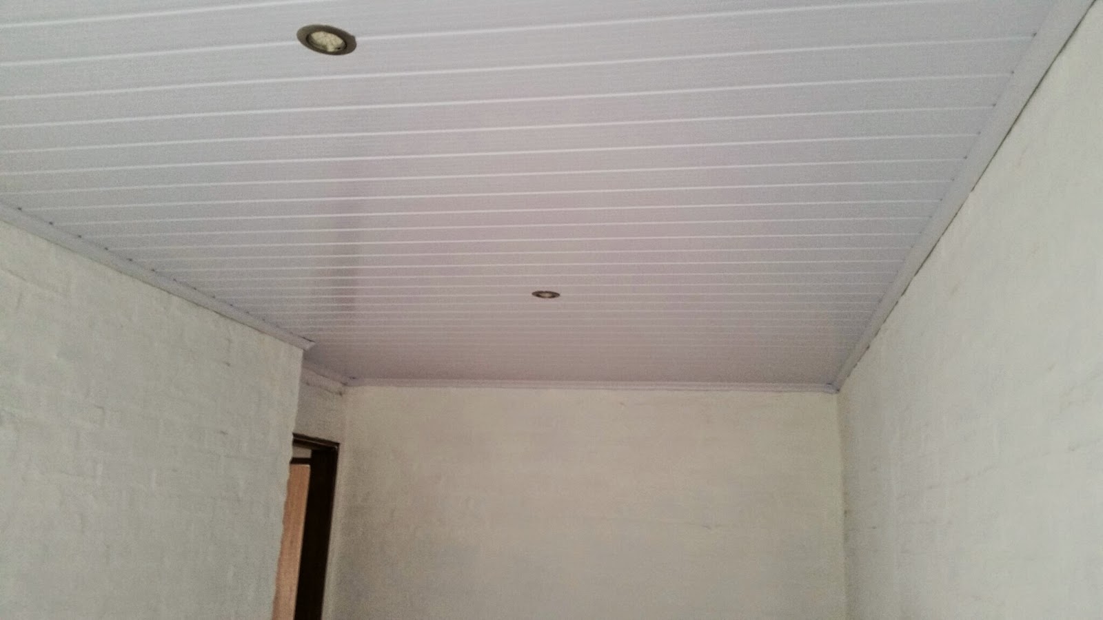 Cielorrasos en PVC - Uruguay: Cielo raso en PVC color y blanco