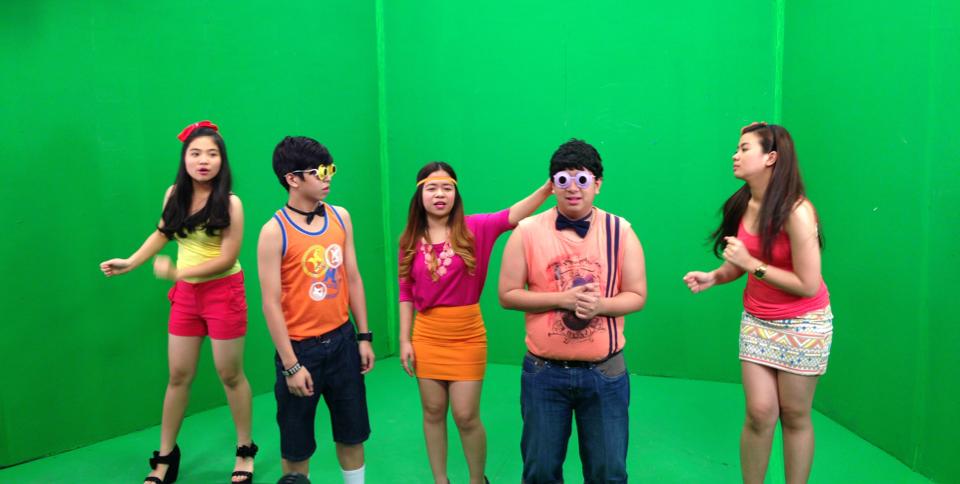 Kathryn Bernardo And Julia Montes Goin Bulilit