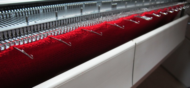 TOM MACHINE KNITTING GUY: How To Attach Neck And Arm Bands On A ...