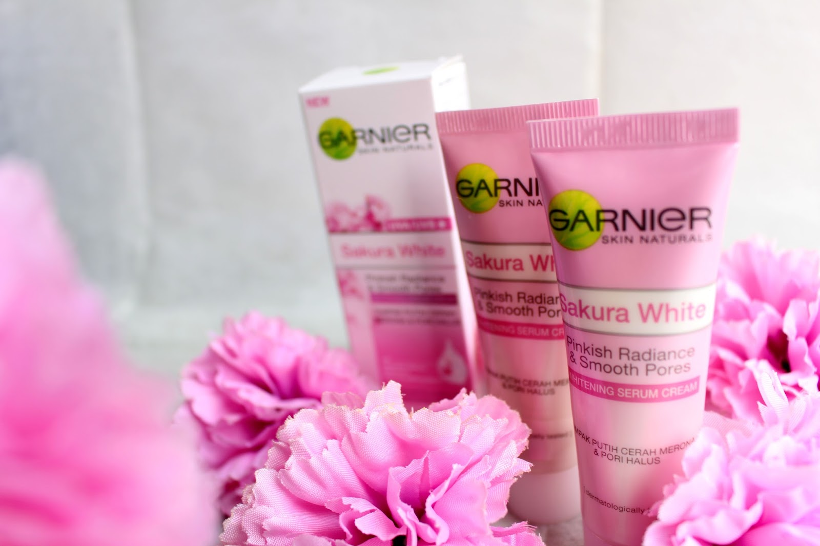 uli mayang: REVIEW Garnier sakura white whitening serum cream