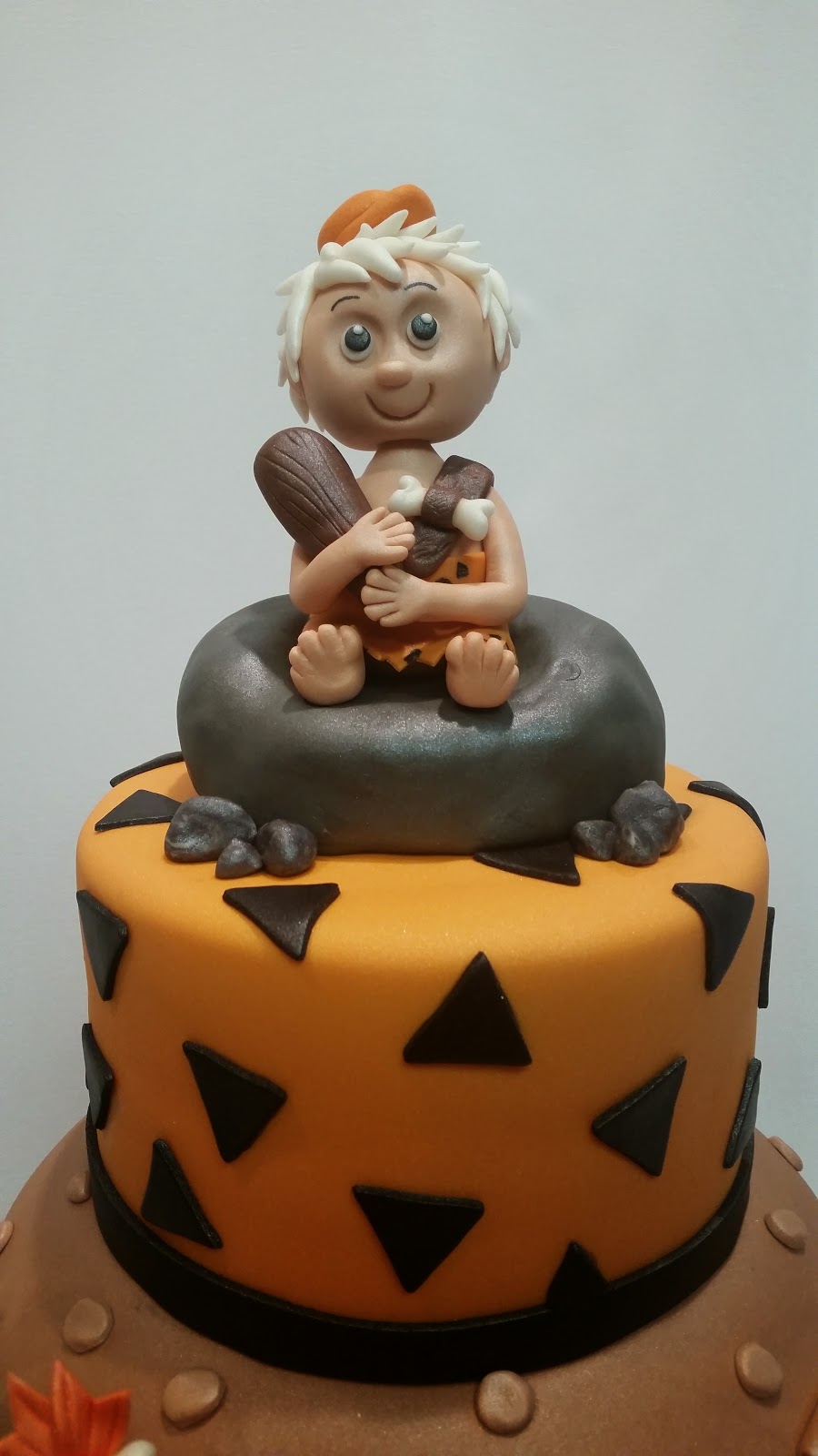MyMoniCakes: Flintstones cake with fondant Bam Bam, Pebbles and Dino