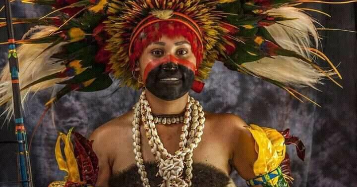 A Pride of A Tribe : Truly a Pride of a Tribe - Simbu cultural attire