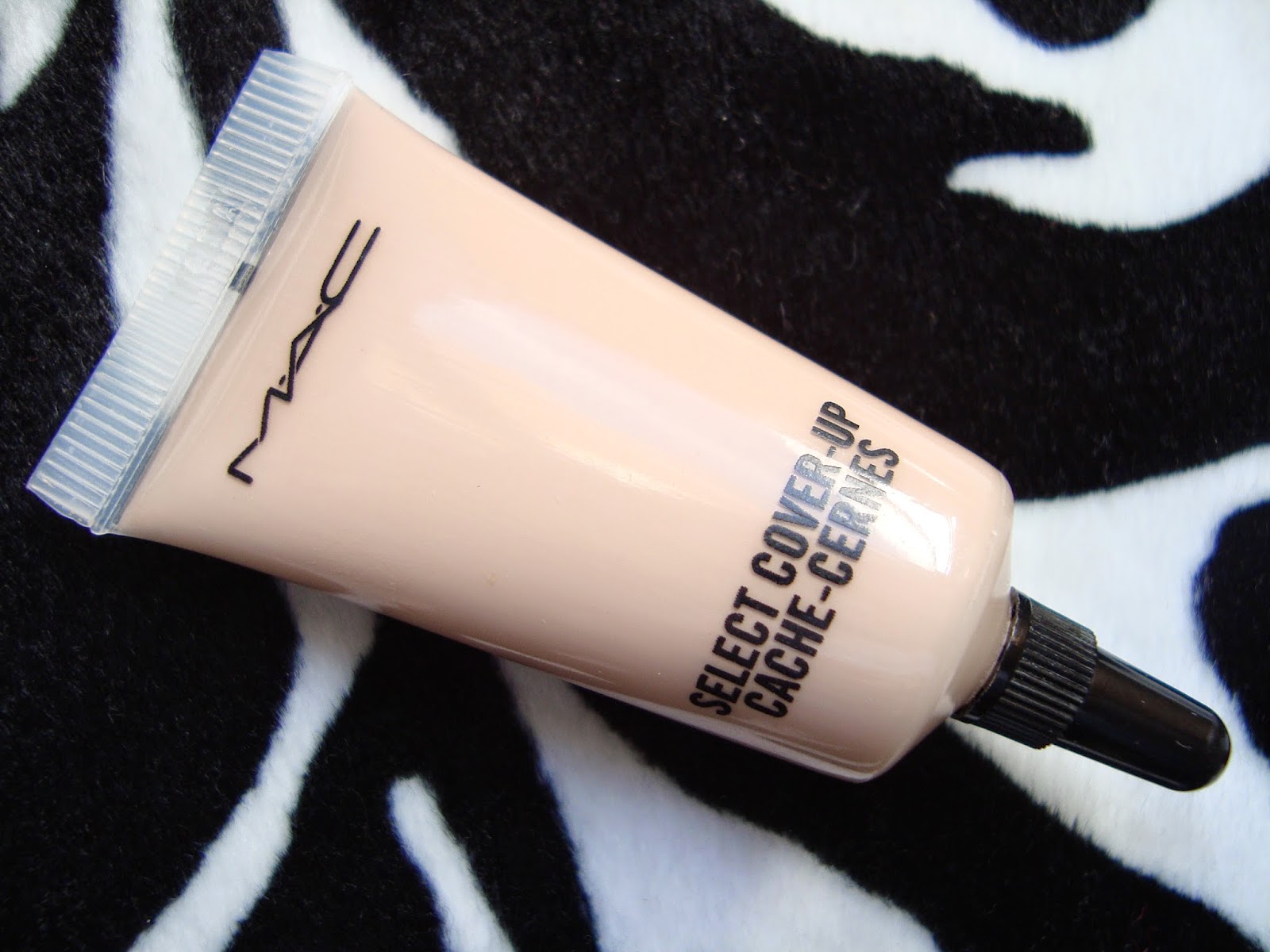 corretivo select cover up mac. - tofu colorido.