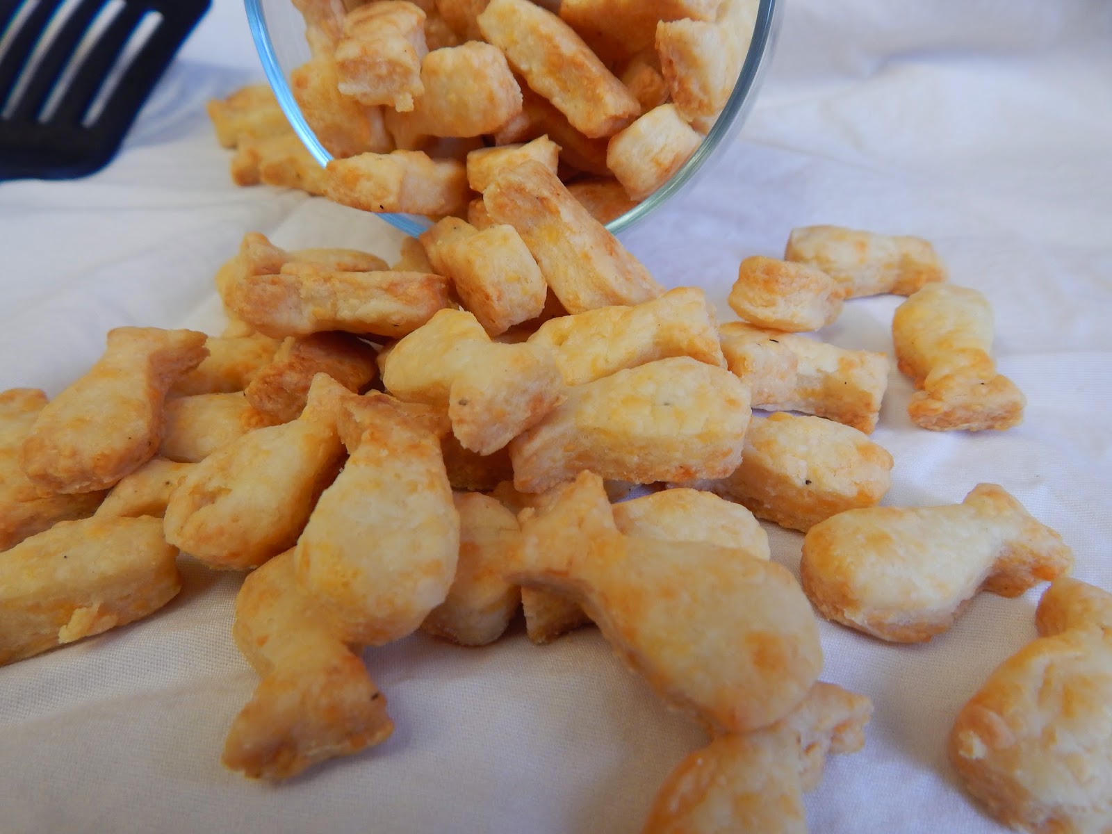 MorningNooNight: Cheddar Fish Crackers