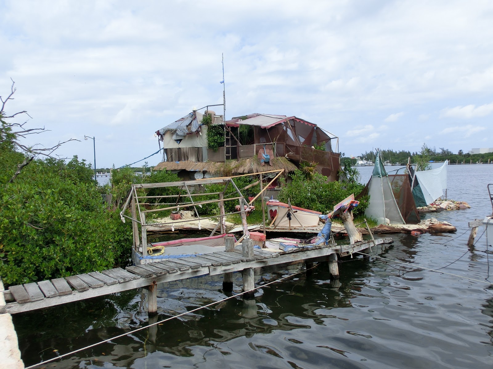Mr V explores Central and South America: Floating bottle island