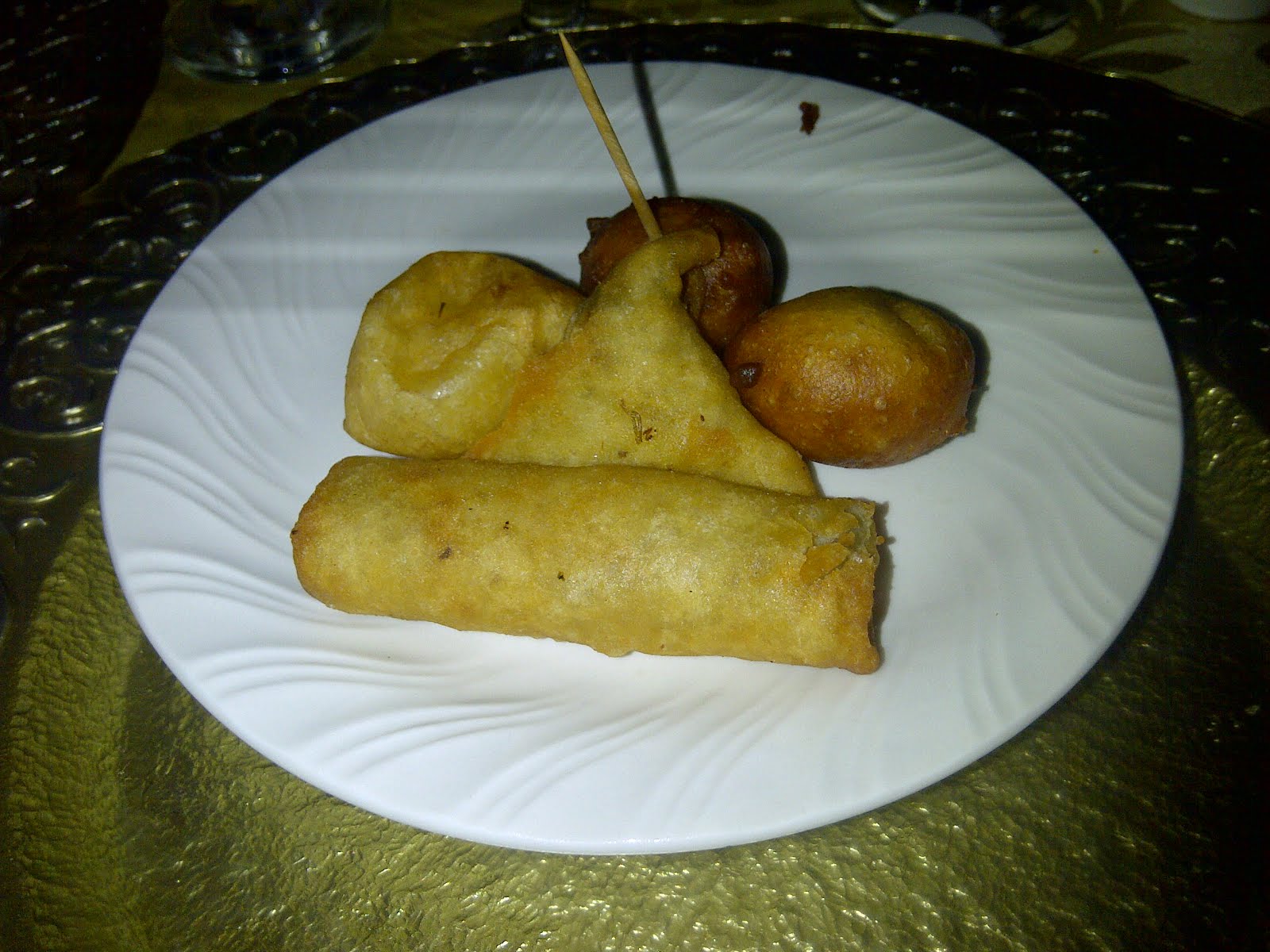 She Spys ...: Pastry Land....Basic small chops..The best around