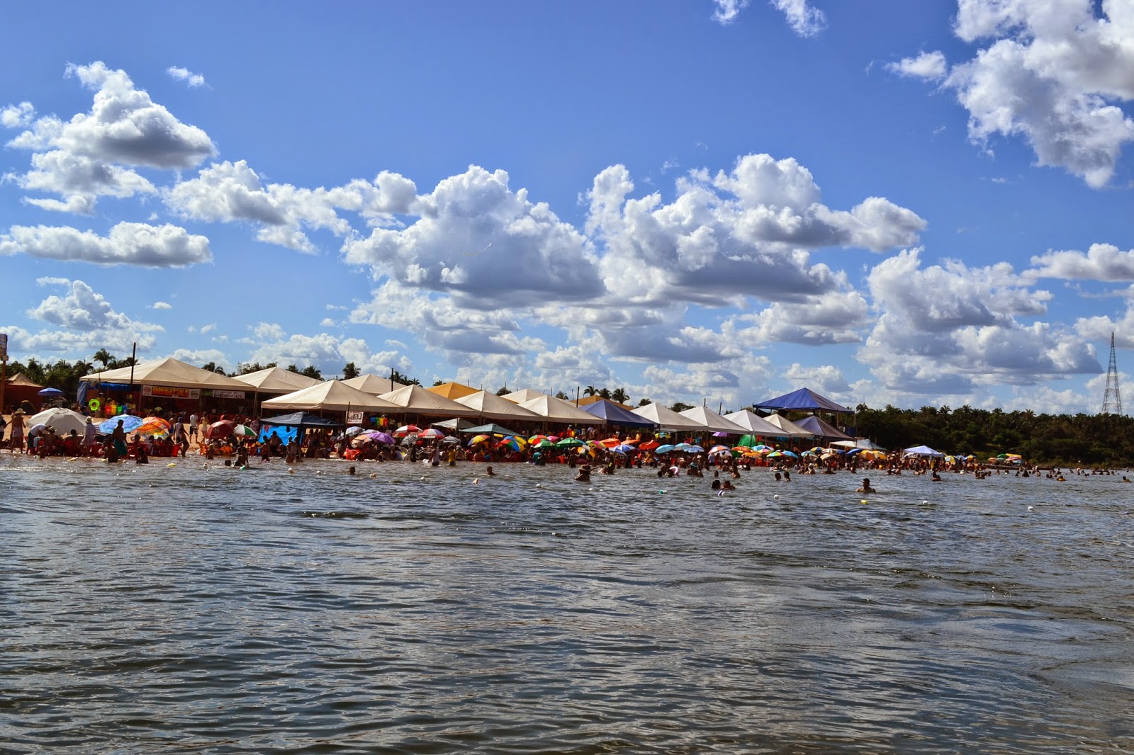 TOCANTINÓPOLIS-BOA VISTA DO PADRE JOÃO-Praia da Santa recebe um fluxo ...