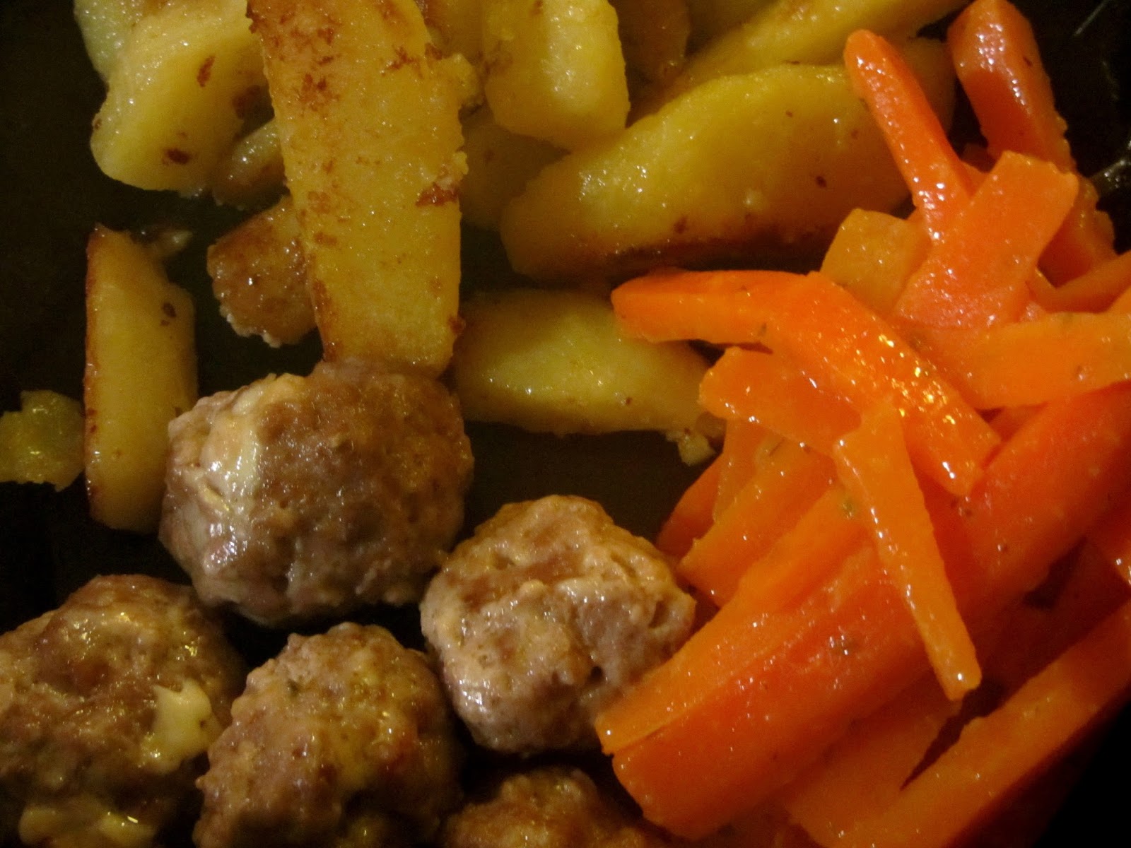 Näpertelijä: Homejuusto-lihapyörykät + lisukkeet