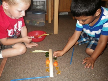 SmartSquirrel: Symmetry with Random Objects