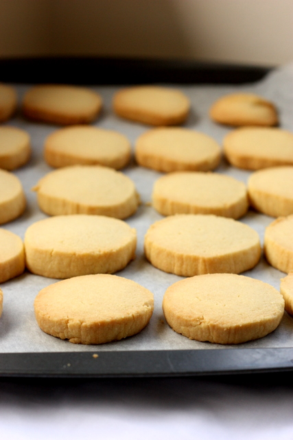 baking = love: Buttery Crumbly Vanilla Shortbread: so good you'd want ...