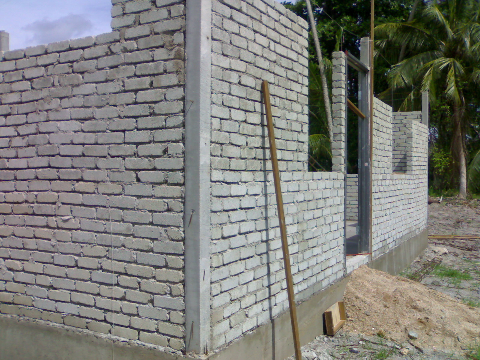 Bina rumah sendiri: Kerja membina dinding