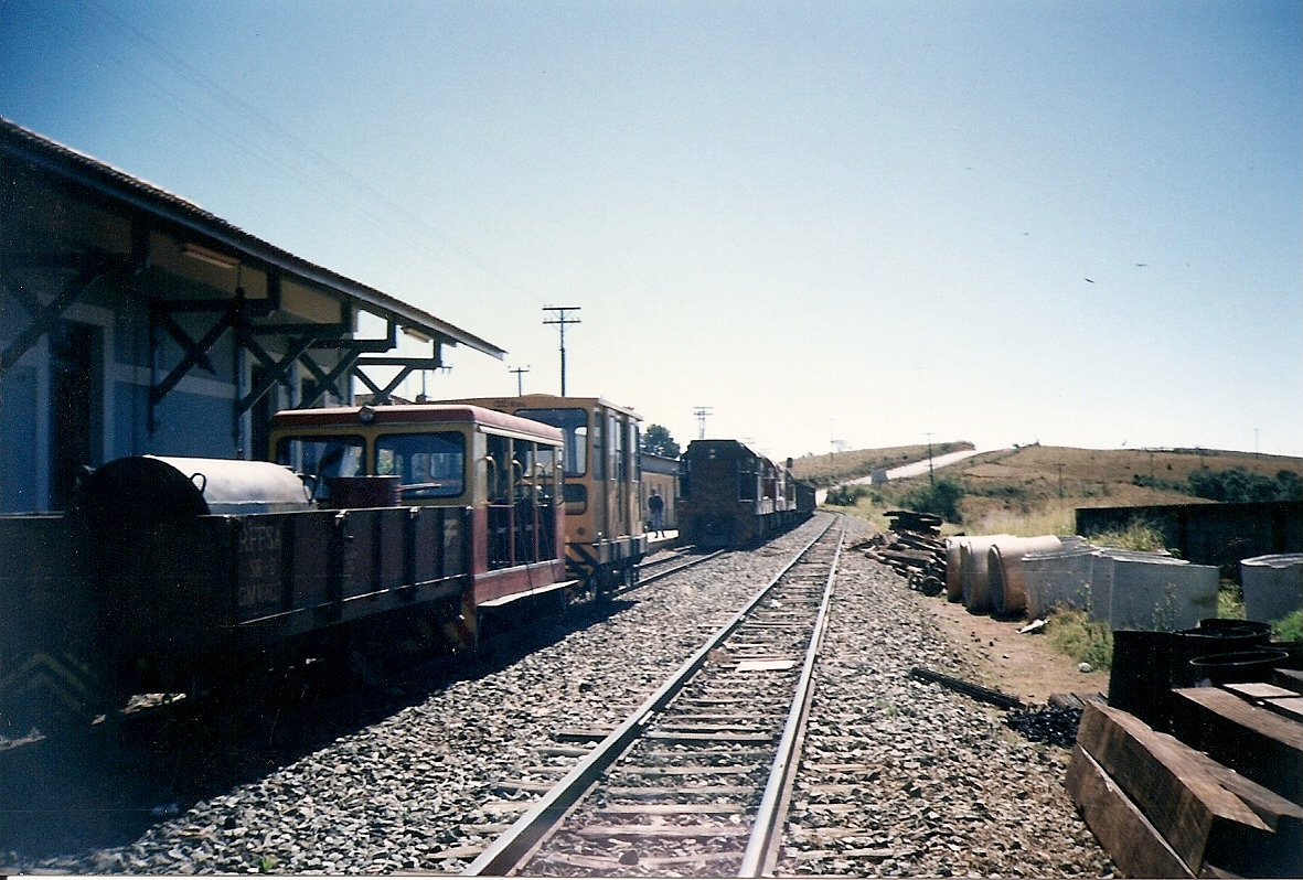 UMA VIAGEM PELOS TRILHOS DA CENTRO OESTE: Cruzamento de trens e autos ...