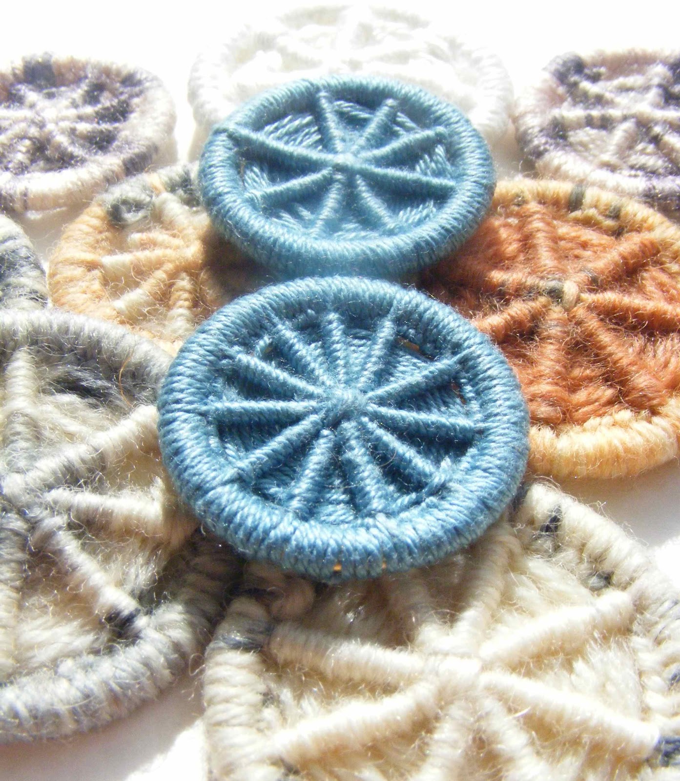 Elizabeth's Quarters: Dorset Buttons