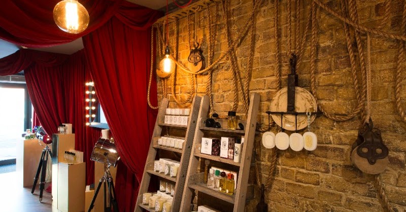 RetailStoreWindows.com: Diptyque, London