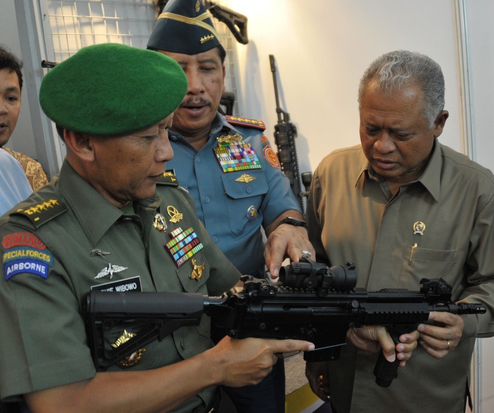 Senjata SS2 V5C Kopassus Produk Pindad | Strategi Militer Indonesia ...