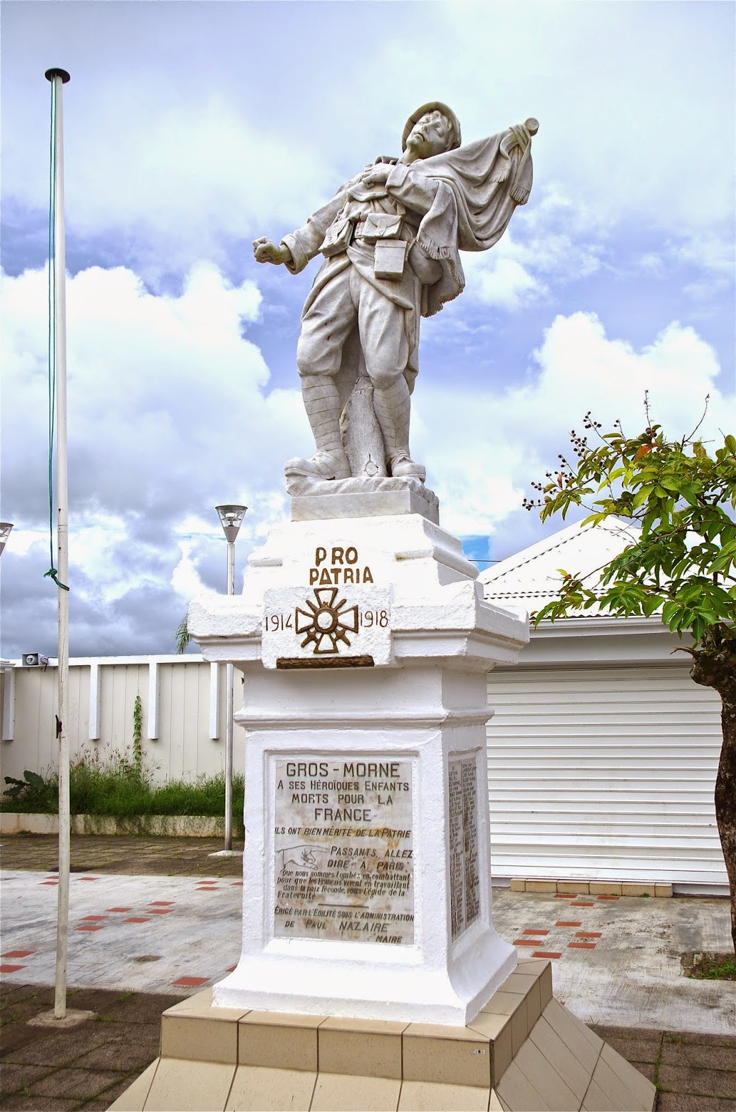 PHOTOS D'IL: Première expo " Les monuments aux morts de la Martinique"