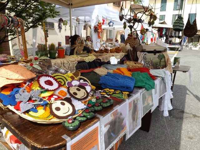 Truccamerlucca: La nostra bella bancarella di Pasqua.....