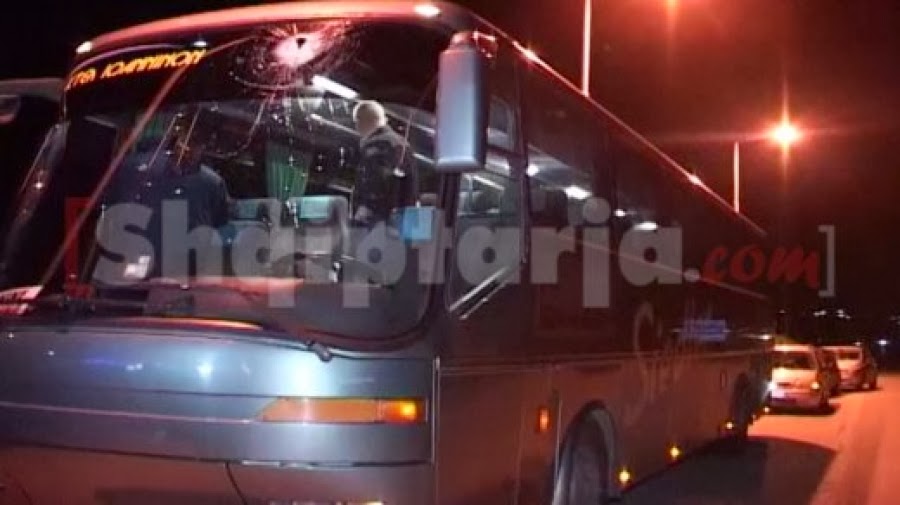 ΑΛΒΑΝΟΙ ΜΕ ΠΕΤΡΕΣ ΚΑΙ ΞΥΛΑ... ΕΠΙΤΕΘΗΚΑΝ ΣΕ ΛΕΩΦΟΡΕΙΟ ΤΟΥ ΚΤΕΛ ...