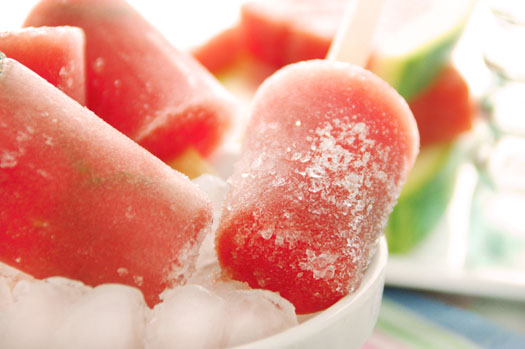 25 Popsicle Recipes // Cool off with a frozen treat! - The Cottage Market