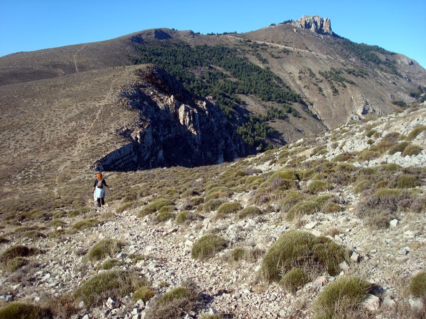 MONTES: 82. PEÑA ISASA, 1.472 m. (14,5k 550+). Muro de Aguas. La Rioja.