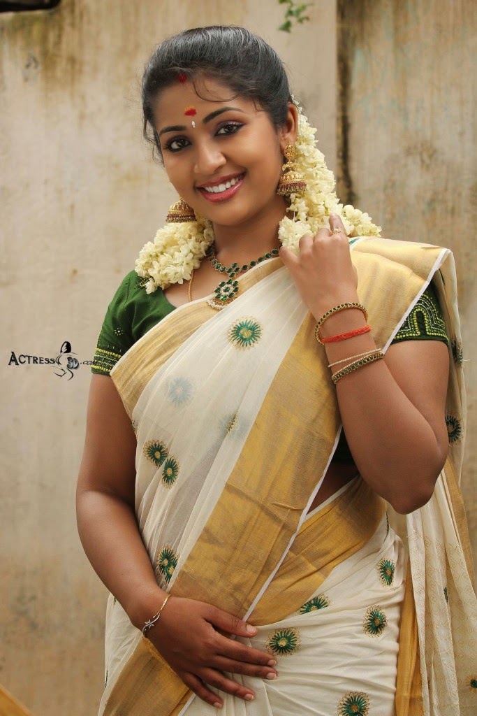 Navya Nair Hot Saree Navel Photos New | Actress Gallery