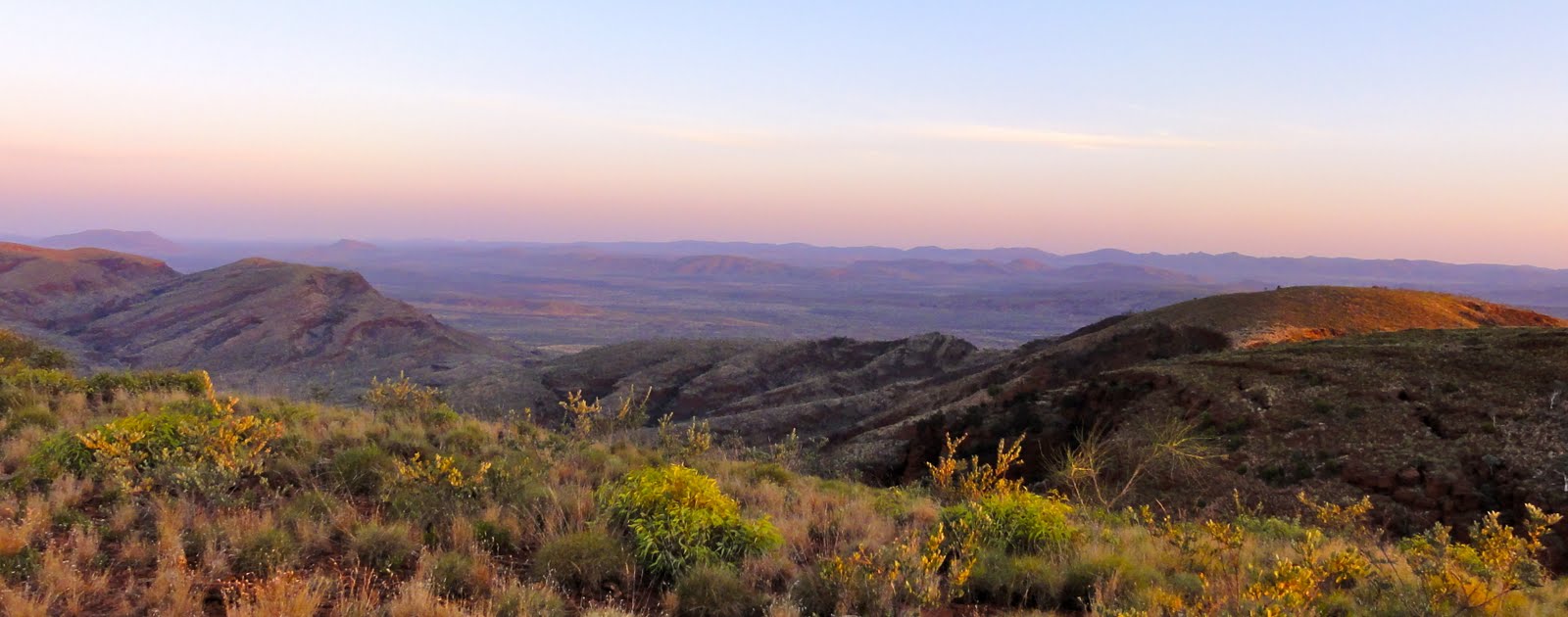 Mons does Tom Price: My trip to the top of WA... Mount Me..Harry