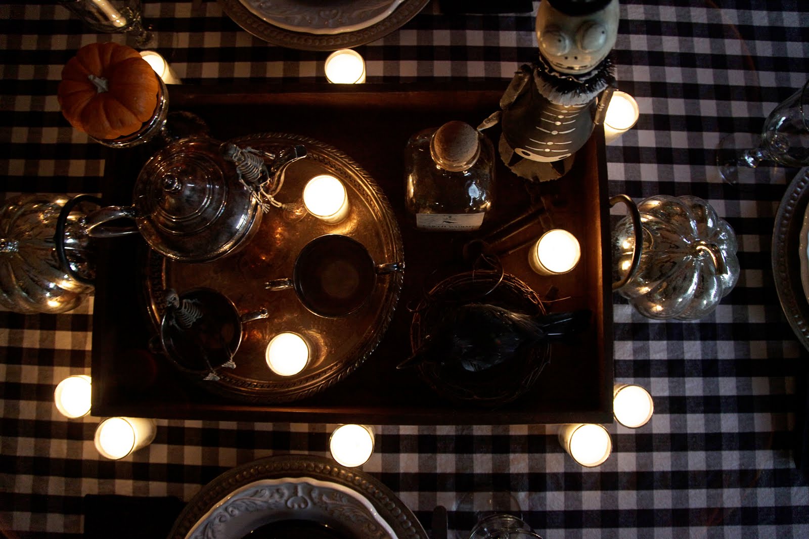 among the saguaros: a spooky table for Halloween...