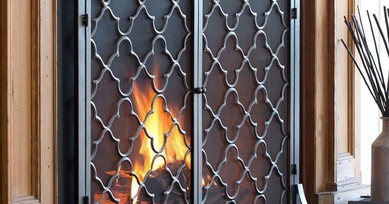 10 Fireplace Screens with Doors to Upgrade Your Fireplace - Décoration ...