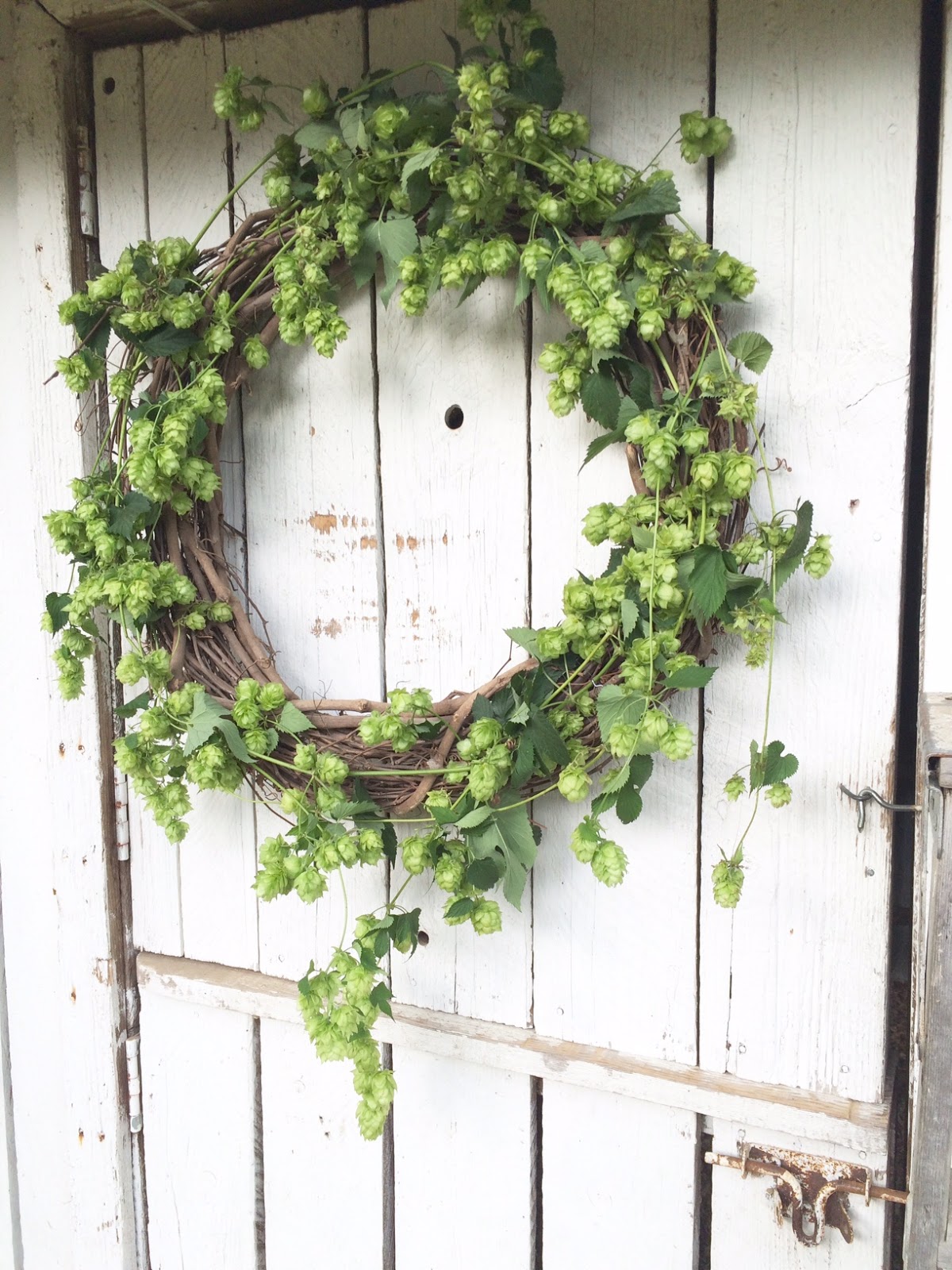 Little Farmstead: ~ An Easy Hops Farmhouse Wreath for Fall