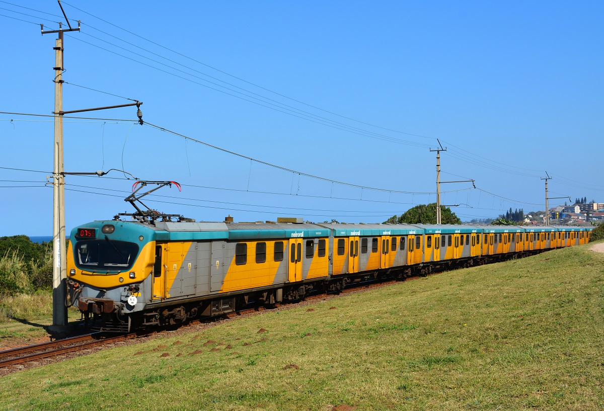 SAR CONNECTA: Durban bound 10M5 Metrorail sets, Train No. 0755 / 0763 ...