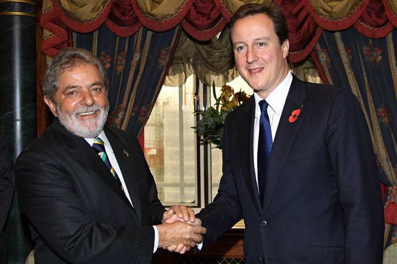 Aperto de Mão Maçonico: Lula e David Cameron
