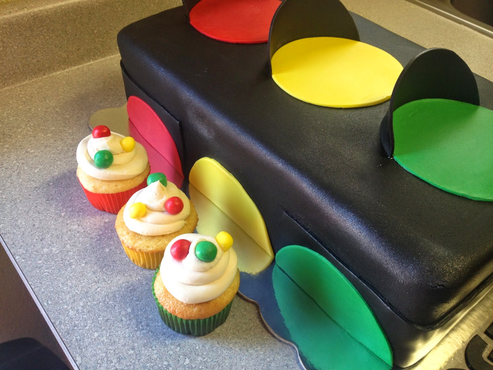 i heart cakes: Traffic Signal cake