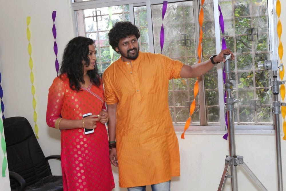 Paambu Sattai Movie Pooja Images HD - IMAGES