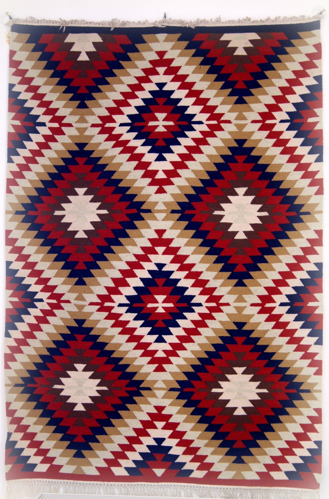 Mobilier Colonial Vintage: COVOR ROMANESC