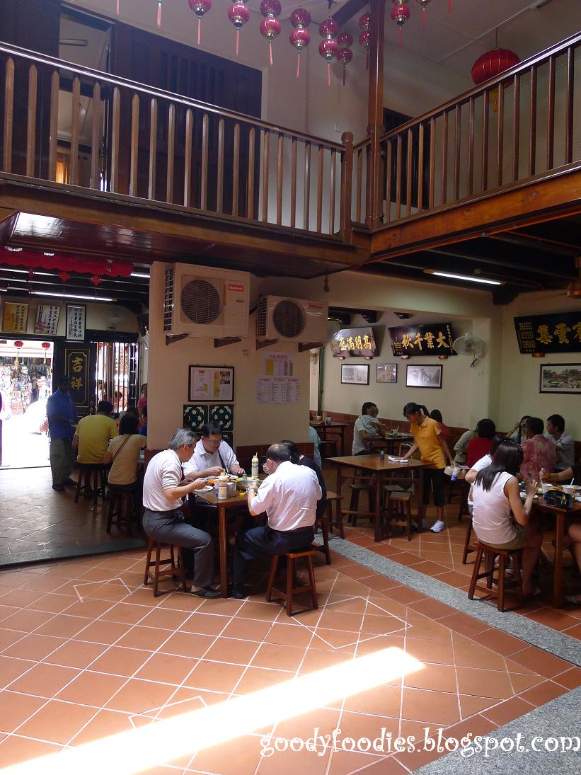 GoodyFoodies: Melaka Trip Part 1: Hoe Kee Chicken Rice Ball, Jonker ...