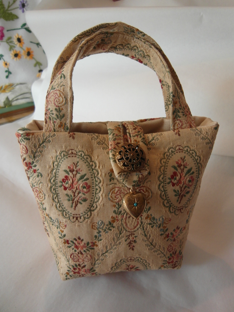 Nostalgia - My Creations & Fair Dates: Bags & Brooches