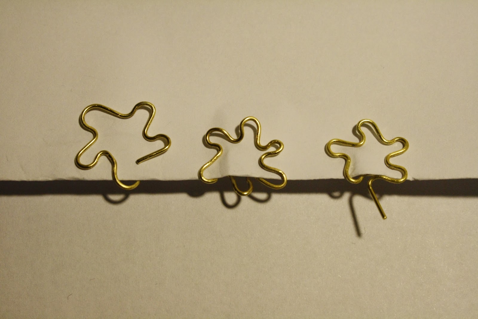A flower a day...: 50. How to make unique paper clips