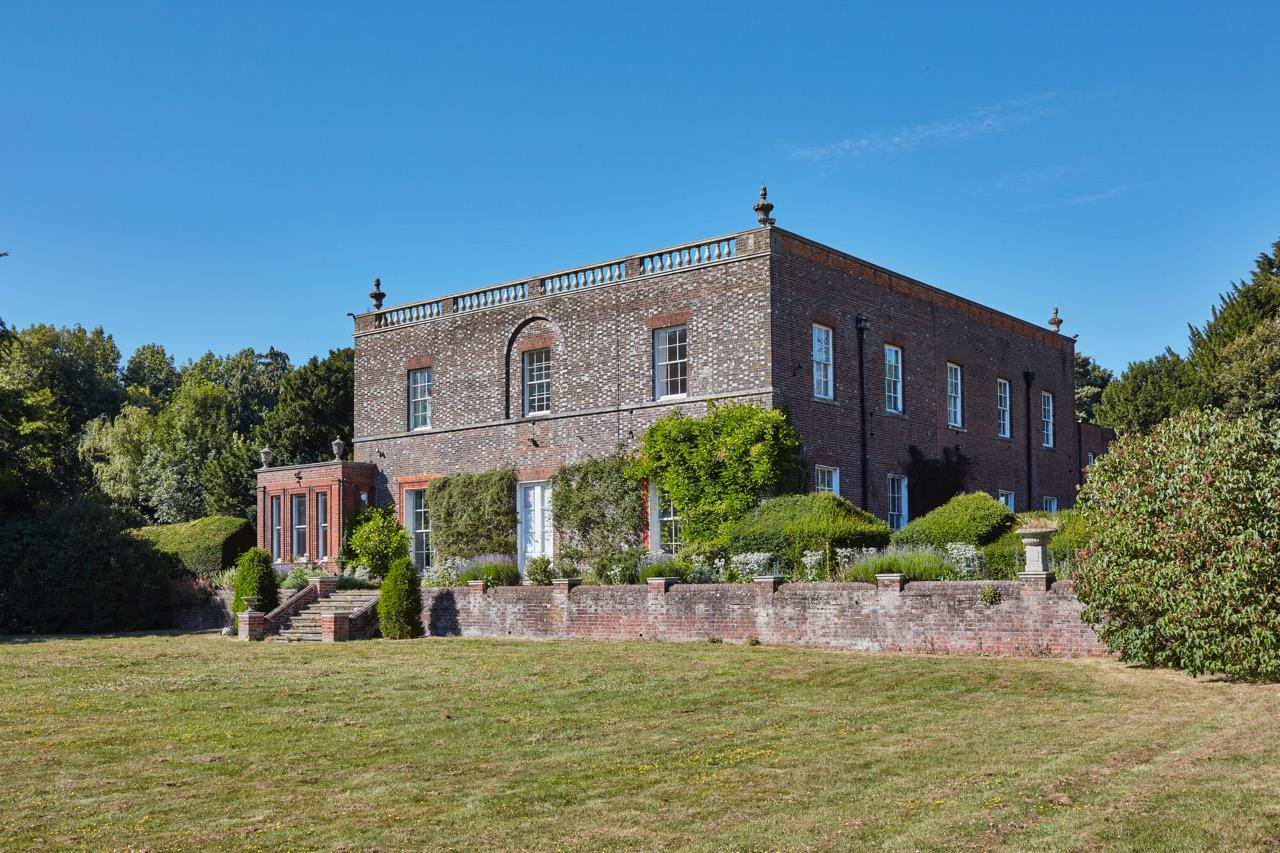 Landed families of Britain and Ireland: (369) Barclay of Youngsbury ...