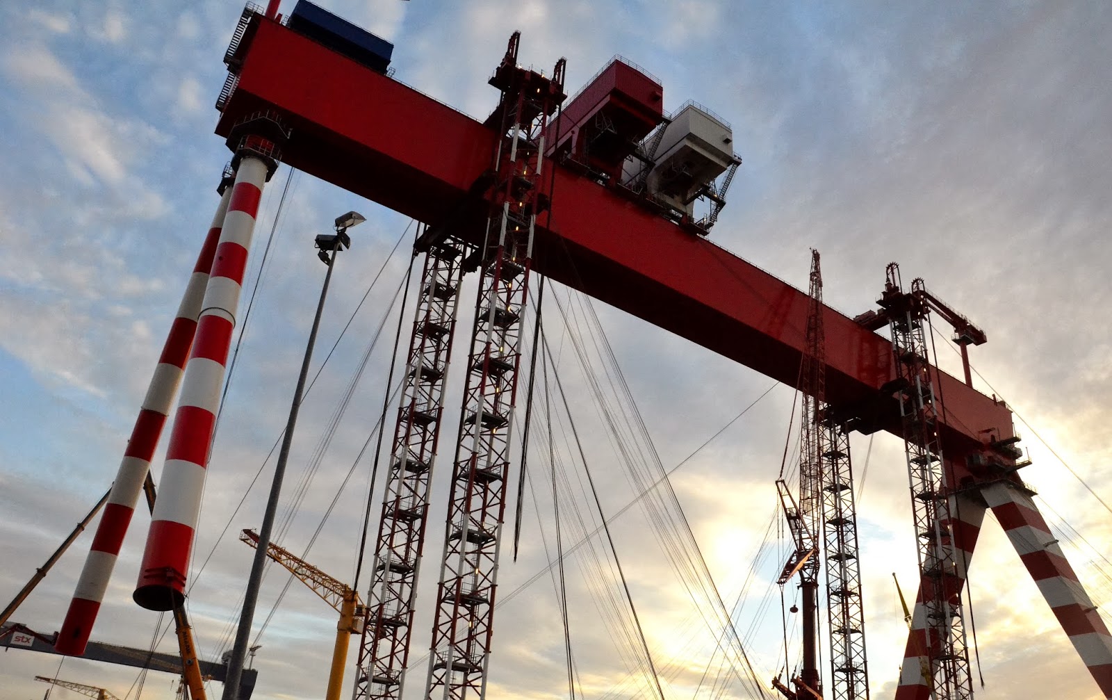 photo-horizons: nouveau portique STX saint nazaire